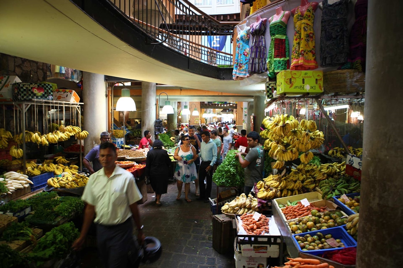 A day at the Port Louis Central Market - Mythic Suites & Villas Resort ...